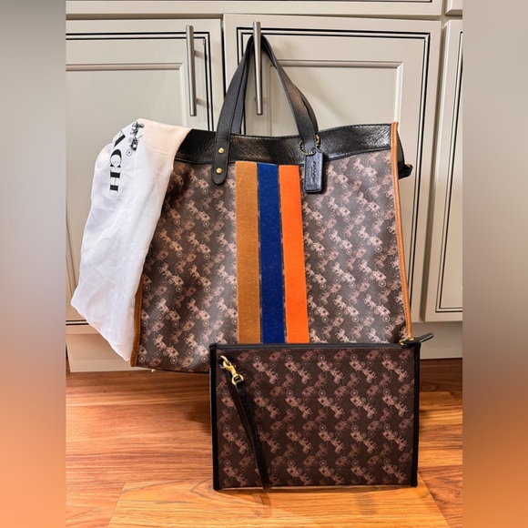 Coach | Bags | Coach Field Tote 4 With Horse And Carriage Print And ...